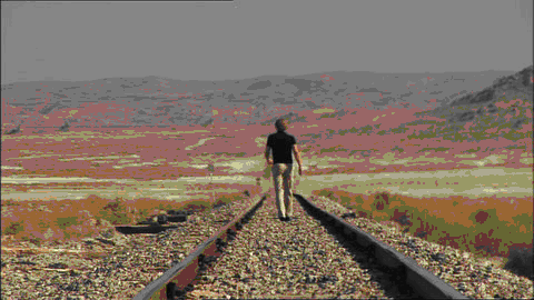 Iemand die voor de trein wil springen op het goede spoor helpen ...