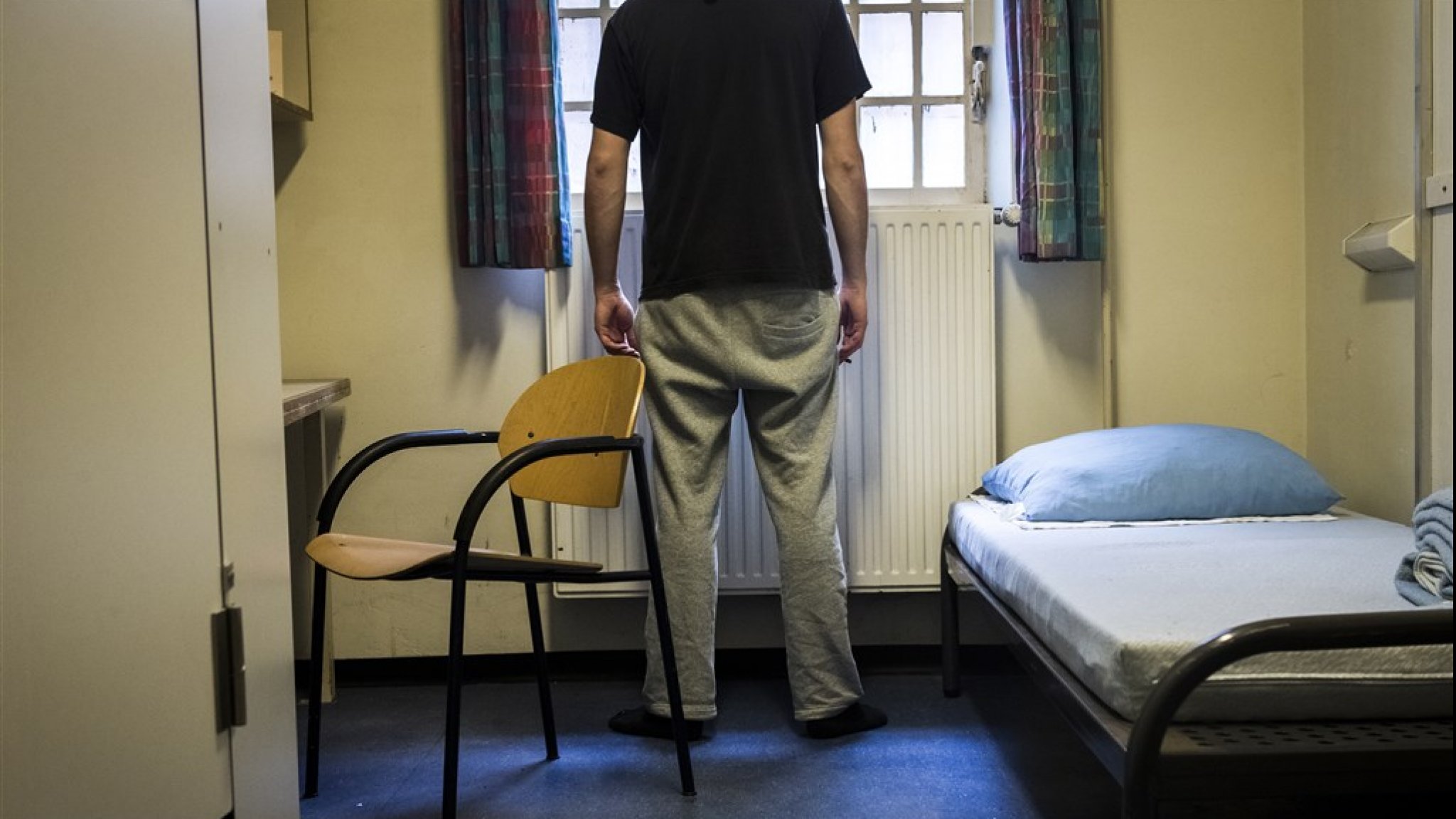 Hij zit op water en brood .= Hij zit in de gevangenis. | Oneliners op ...