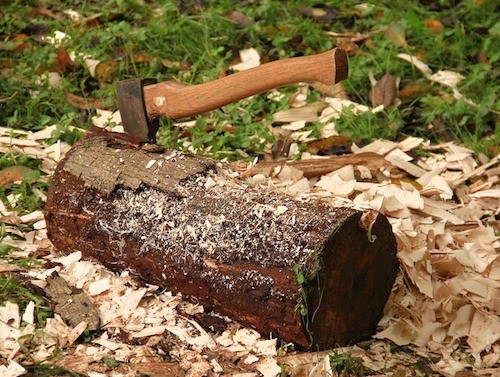 Waar gehakt wordt, vallen spaanders. | Oneliners op www.one-liners.nl