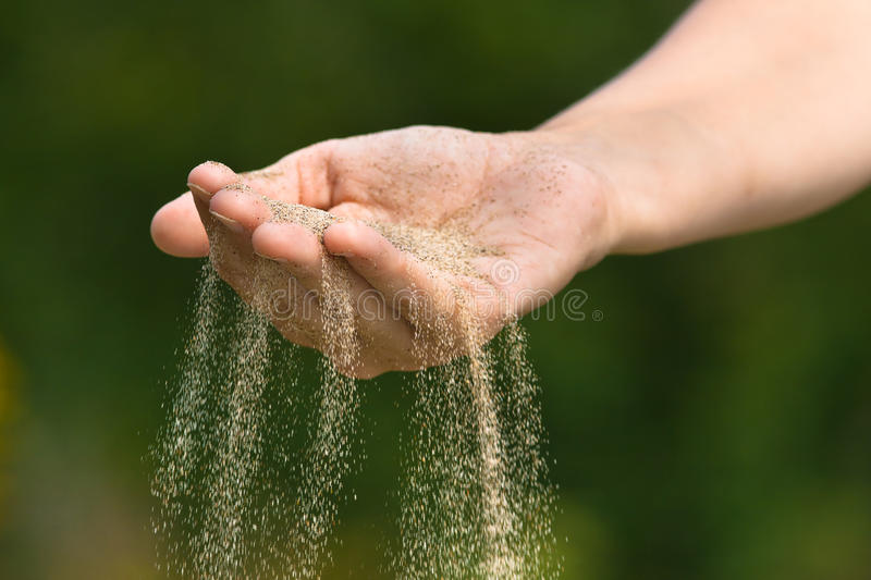 De tijd loopt als zand door je handen. | Oneliners op www.one-liners.nl