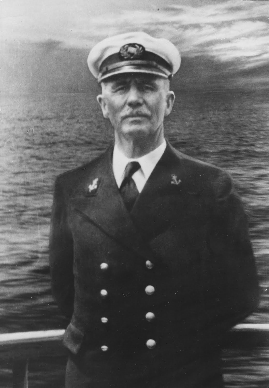 Zeeman geen man.=Zeemannen zijn heel vaak van huis en daarom minder als ...